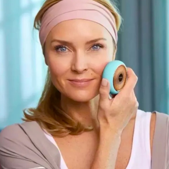 Foreo UFO | Skincare | Foreo Ufo Device For An Accelerated Mask ...